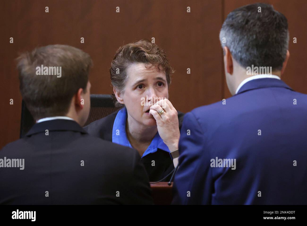 Judge Penney Azcarate speaks with attorneys in the courtroom in the ...