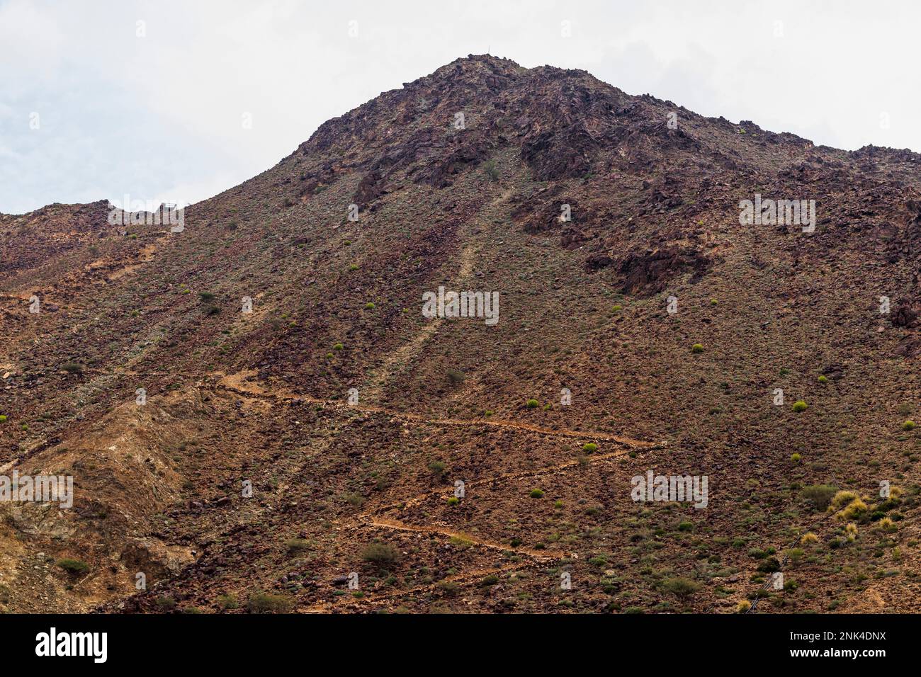 Mountains surrounding Al Rafisah Dam in Sharjah Emirate Stock Photo - Alamy