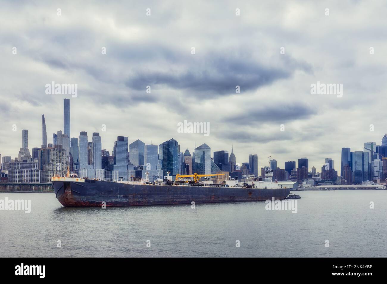 Scenic view of the New York Manhattan skyline seen from across the ...
