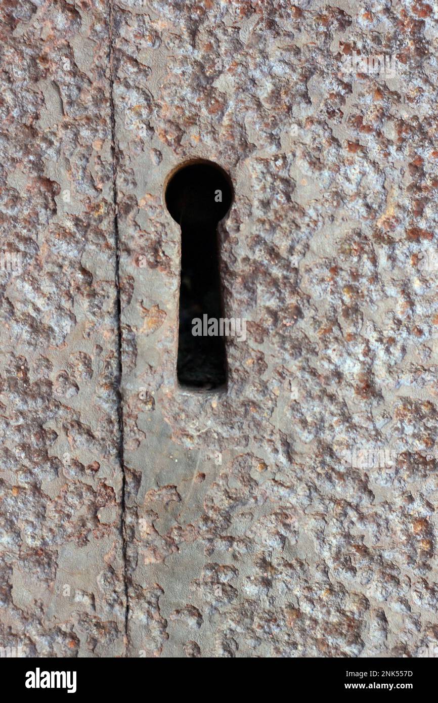 Traditional vintage heavy metal keyhole Stock Photo - Alamy
