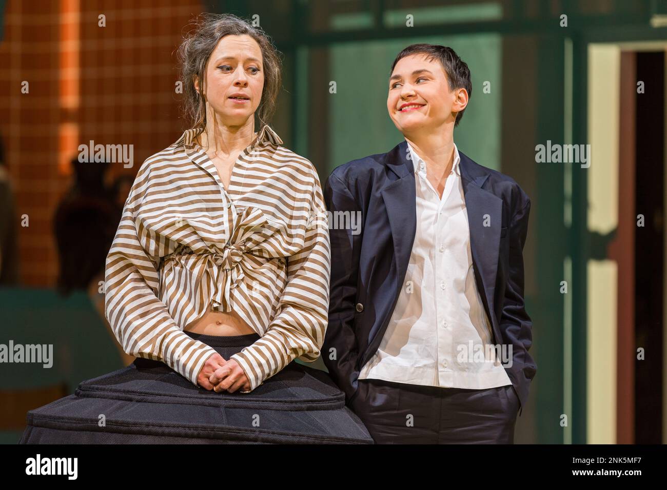 Cottbus, Germany. 22nd Feb, 2023. Actresses Charlotte Müller (l, Anna ...