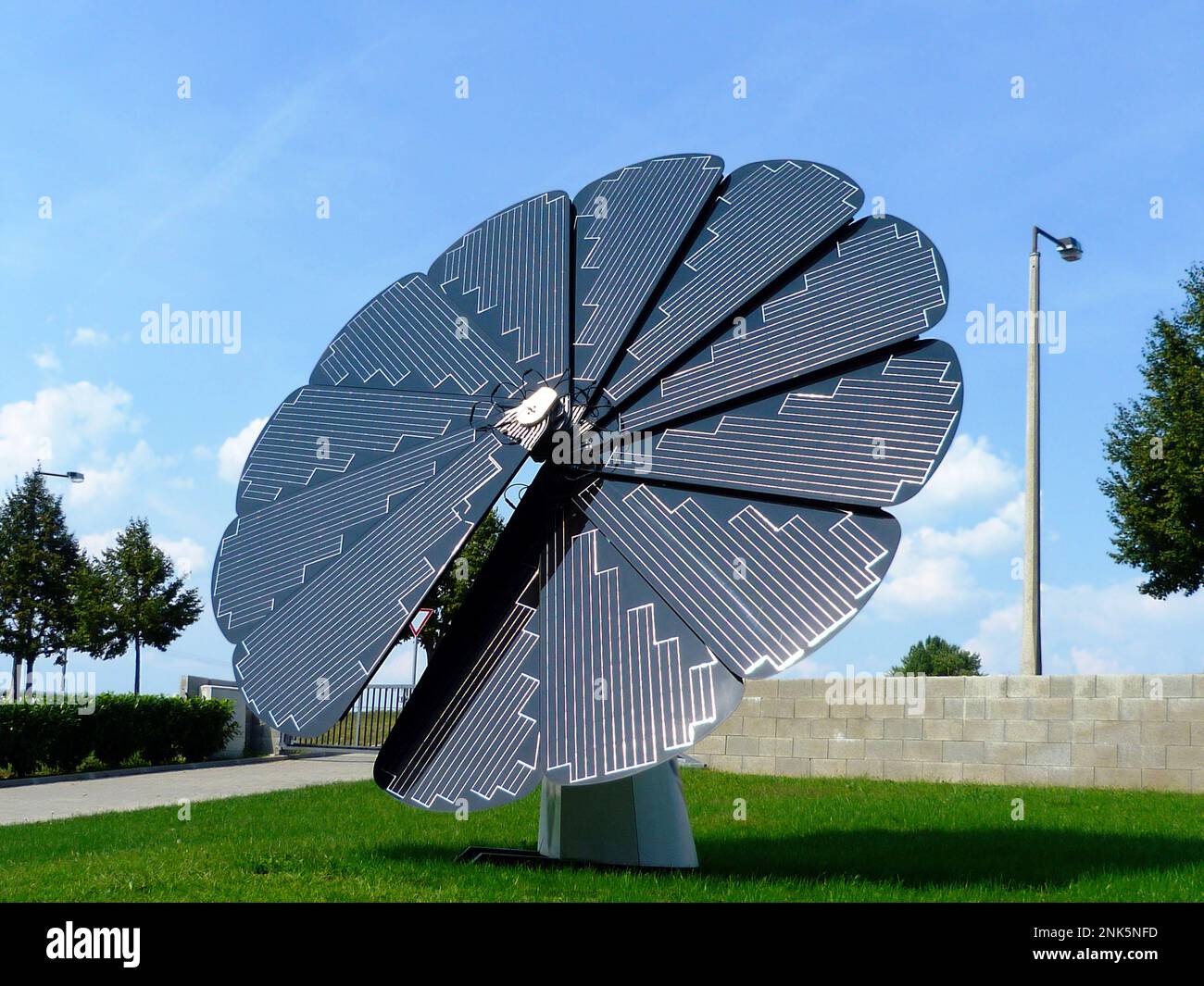 Circular flower shaped rotating solar panel system. tracing the sun`s ...