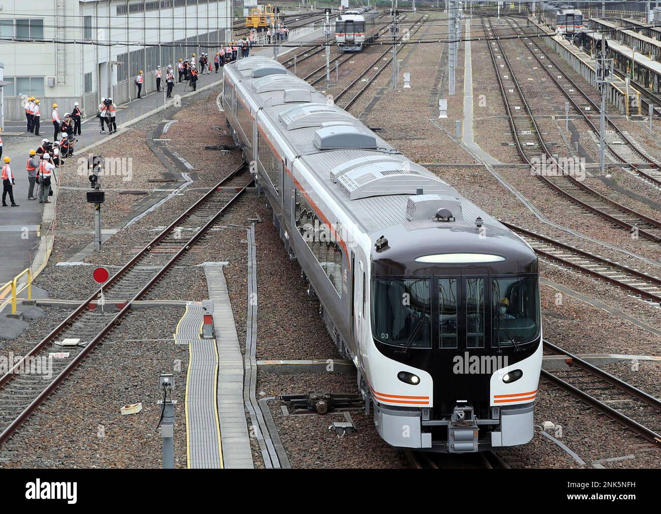 Central Japan Railway Company, known as JR Tokai, unveils a new HC85 series hybrid-diesel ...