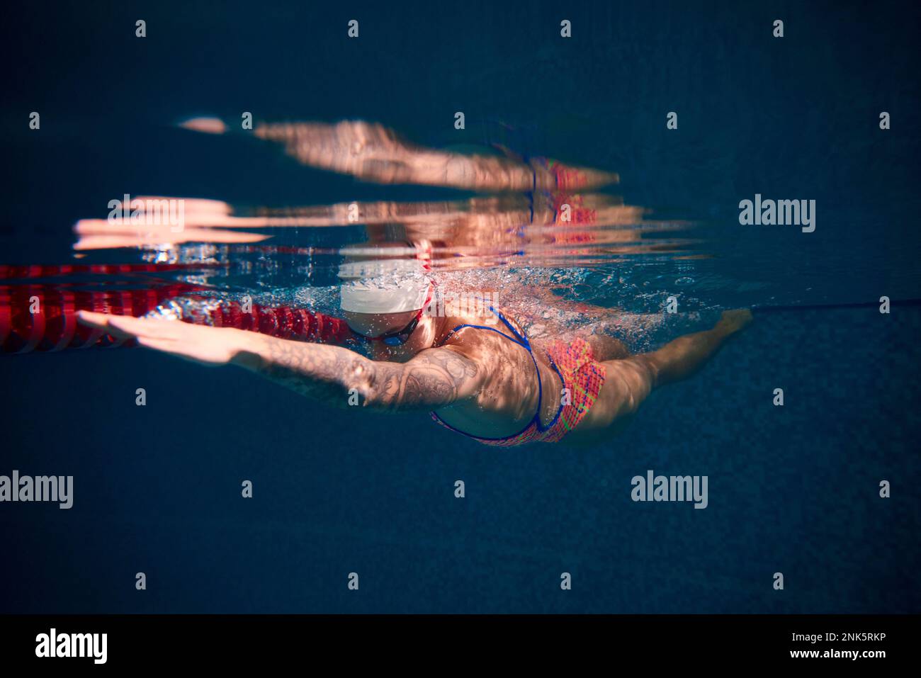 Underwater competitive swimmer female hi-res stock photography and ...