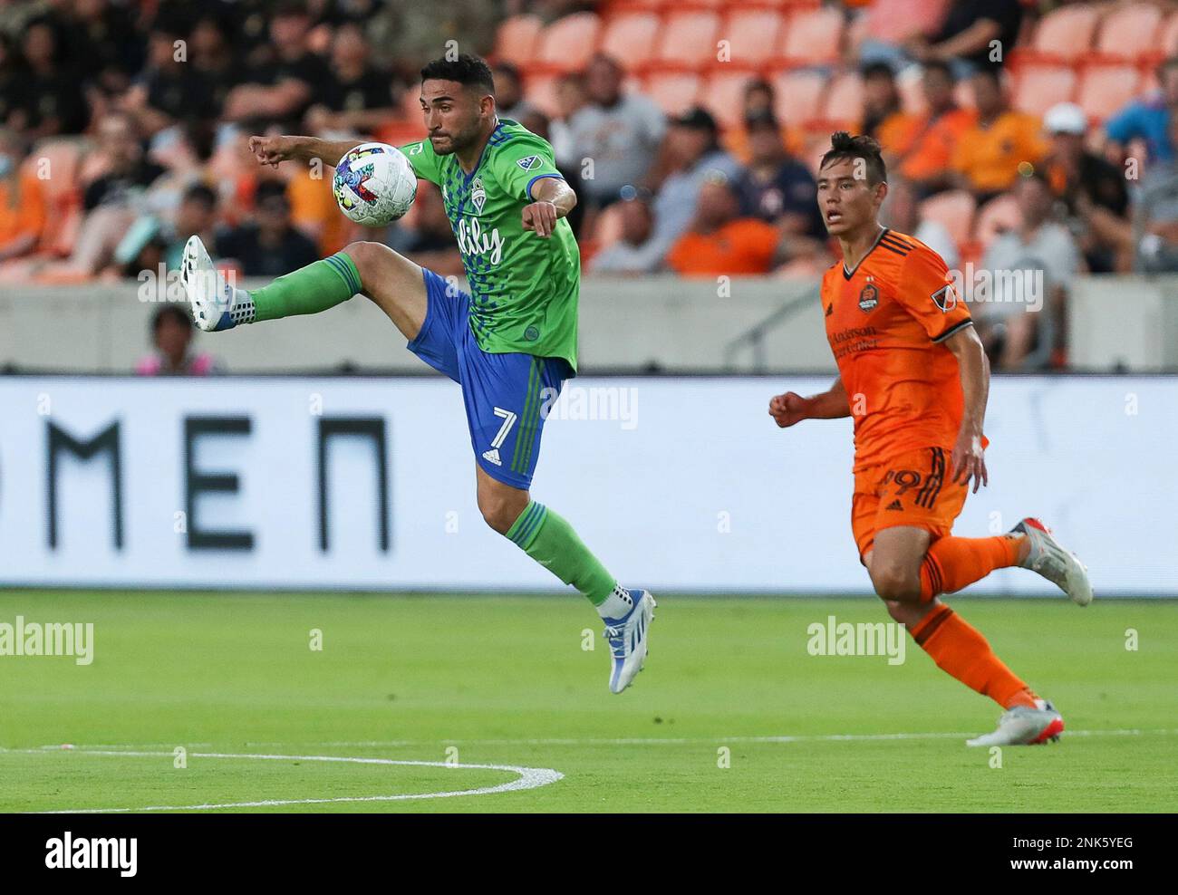 Seattle Sounders midfielder Cristian Roldan (7) brings down a high ball ...