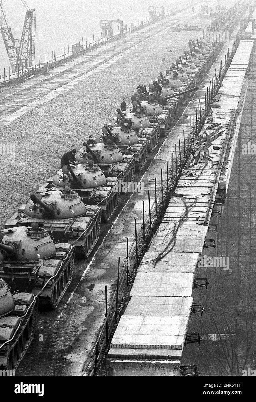 ***NOVEMBER 24, 1970, FILE PHOTO*** Load tests of the Nusel Bridge were ...