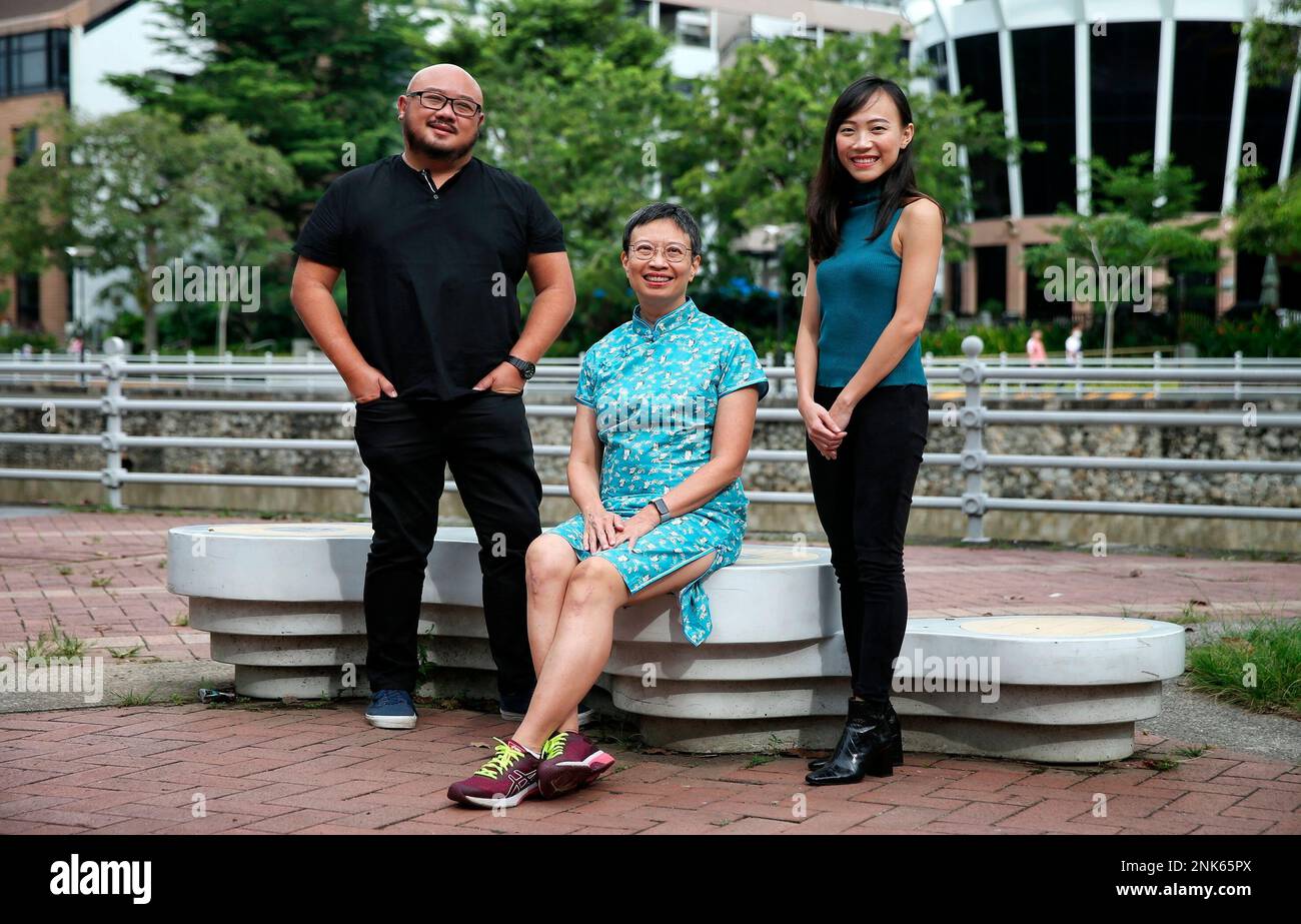 Personalities involved in the play "Kwa Geok Choo", director, Goh Boon ...