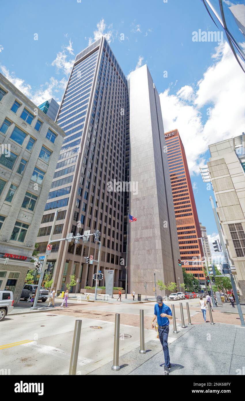 Pittsburgh Downtown: A relatively staid granite and glass tower, One ...