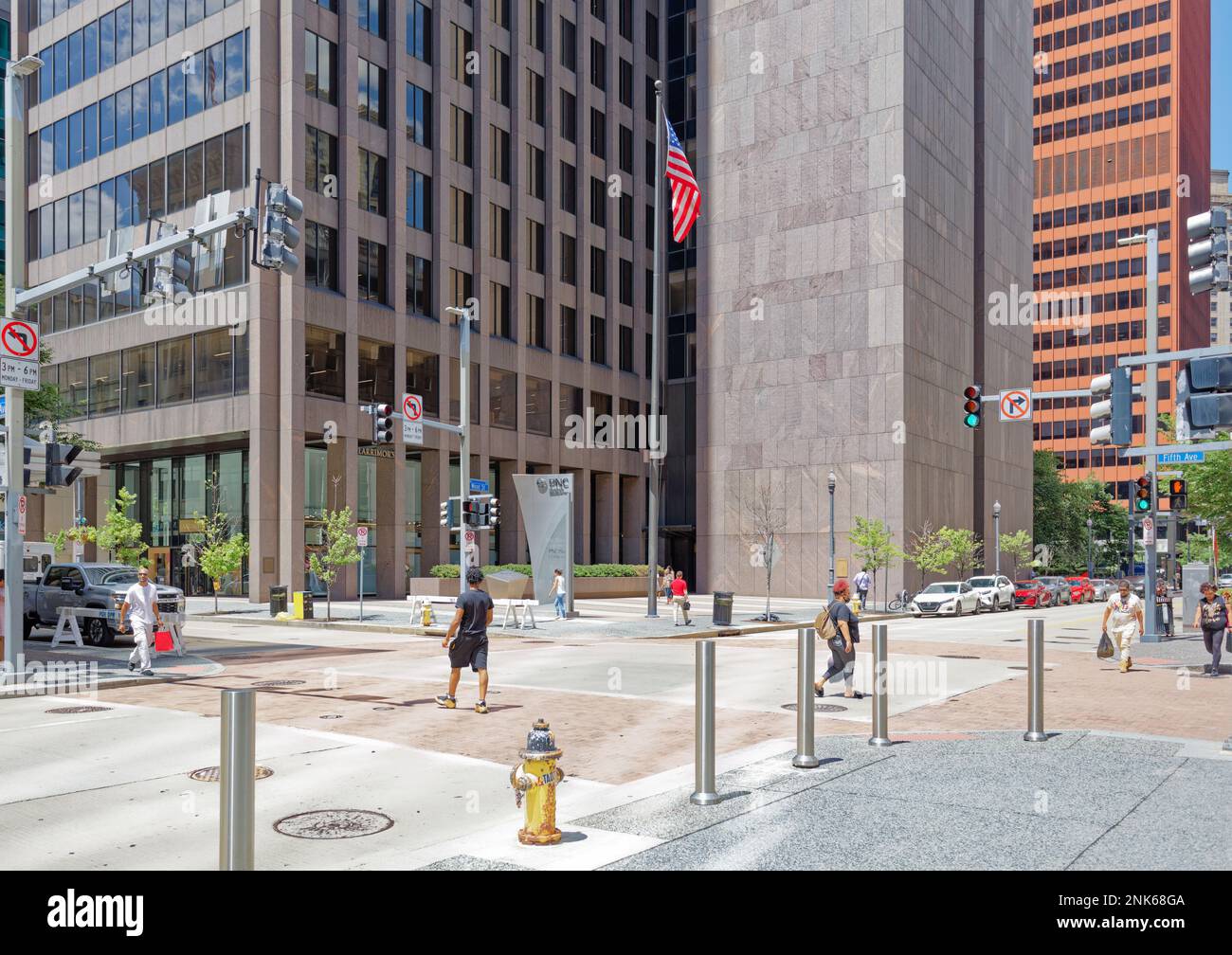 Pittsburgh Downtown: A relatively staid granite and glass tower, One ...