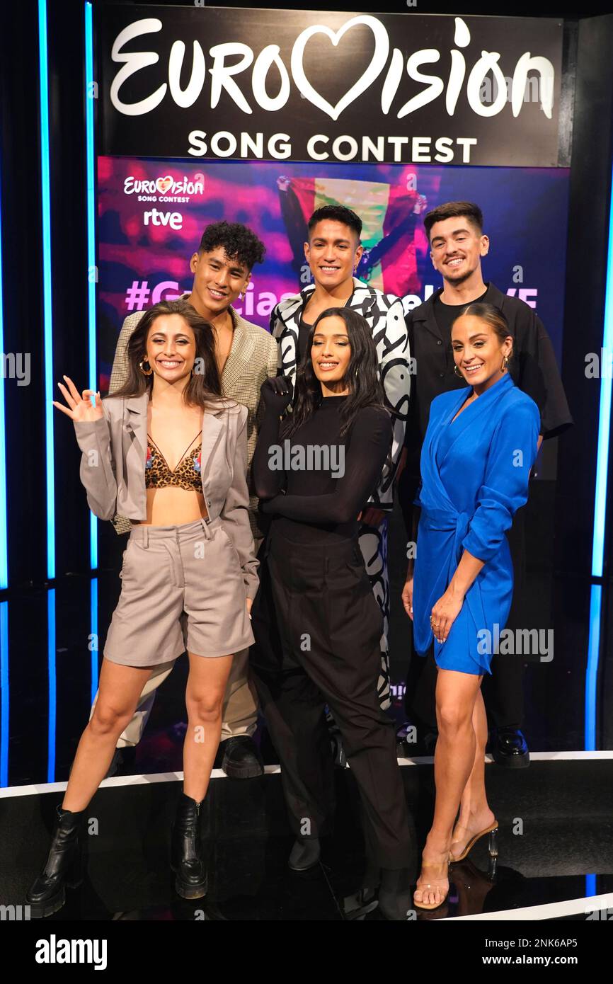 The singer Chanel poses with her dancers before the press conference ...