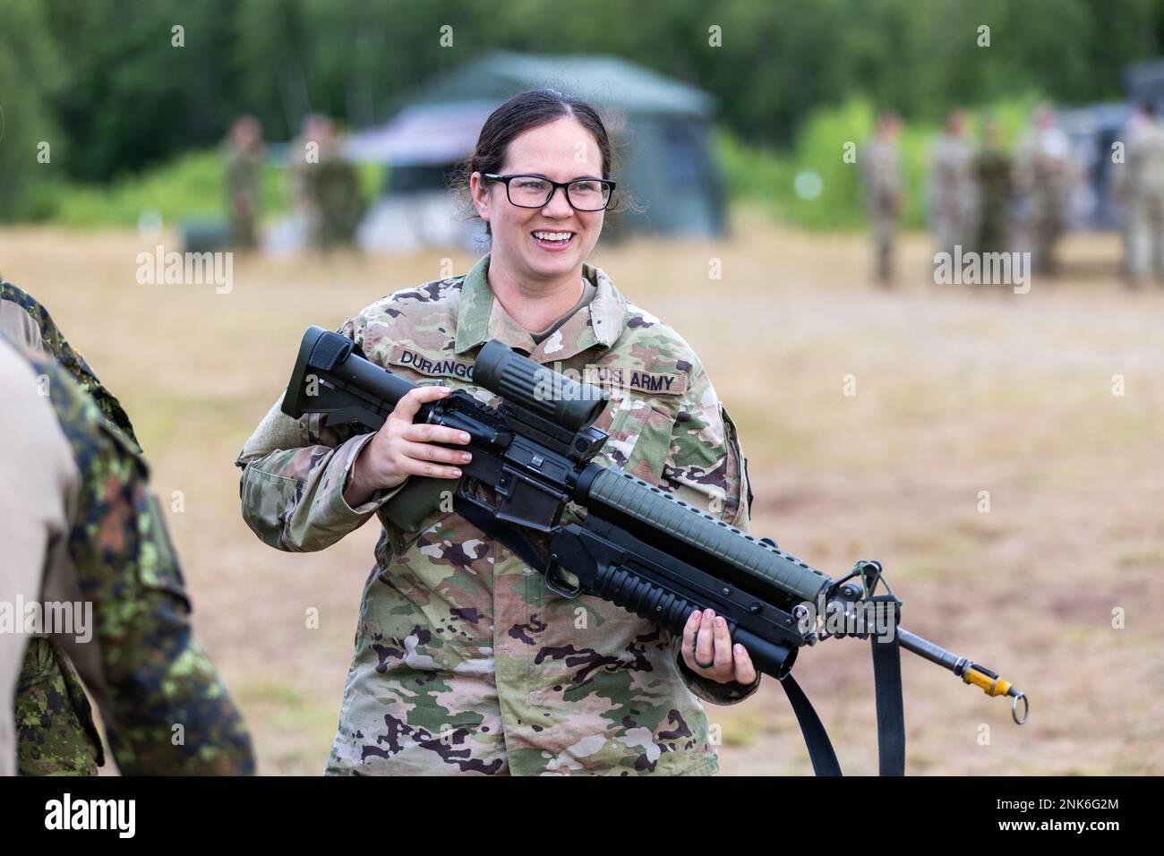 Sergeant Shannon Durango familiarizes herslef with a Canadian Army C7 ...