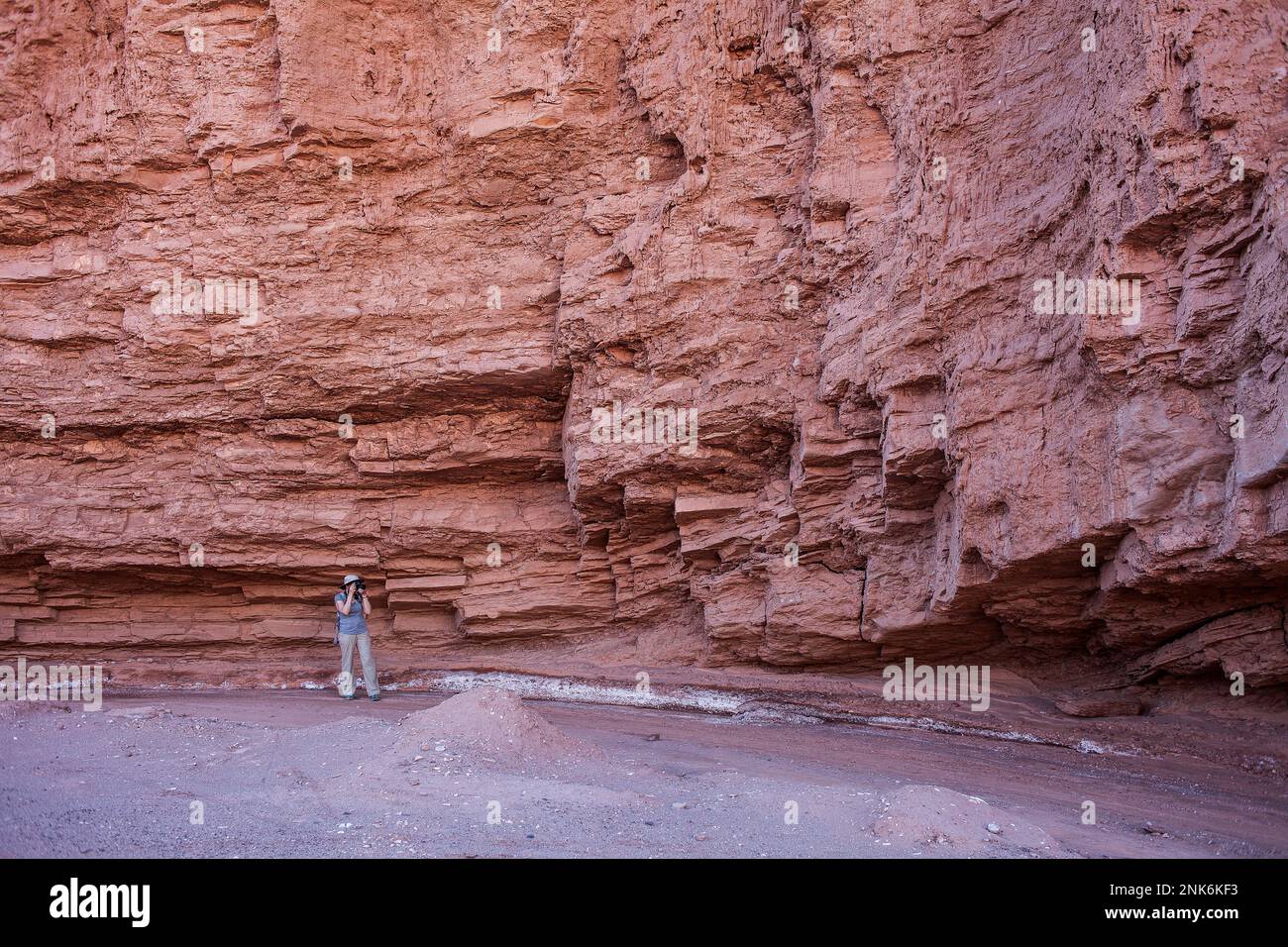 Shooting pictures in Quebrada del Diablo (Devil´s gorge), Atacama ...