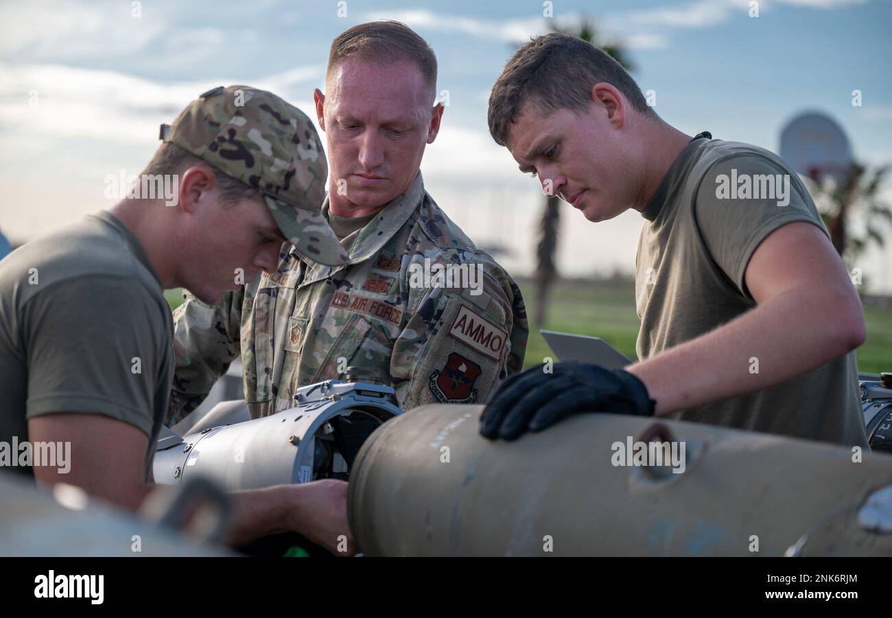 Tail conveyor hi-res stock photography and images - Alamy