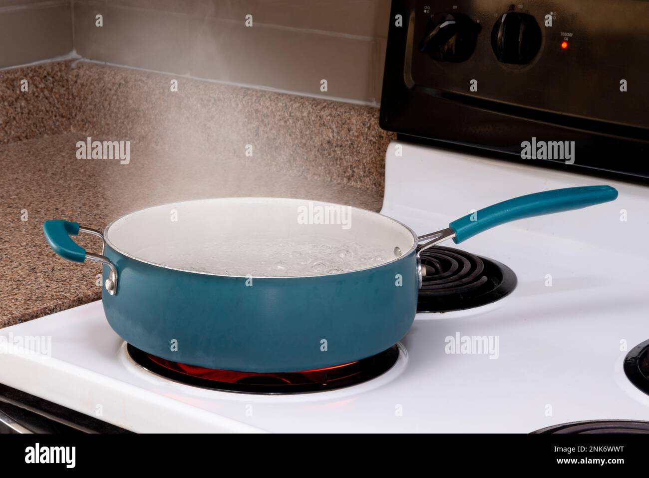 Boiling water stove hi-res stock photography and images - Alamy