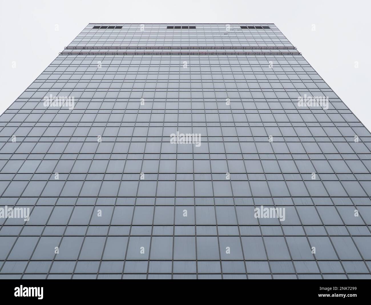 Simple skyscraper bottom view hi-res stock photography and images - Alamy