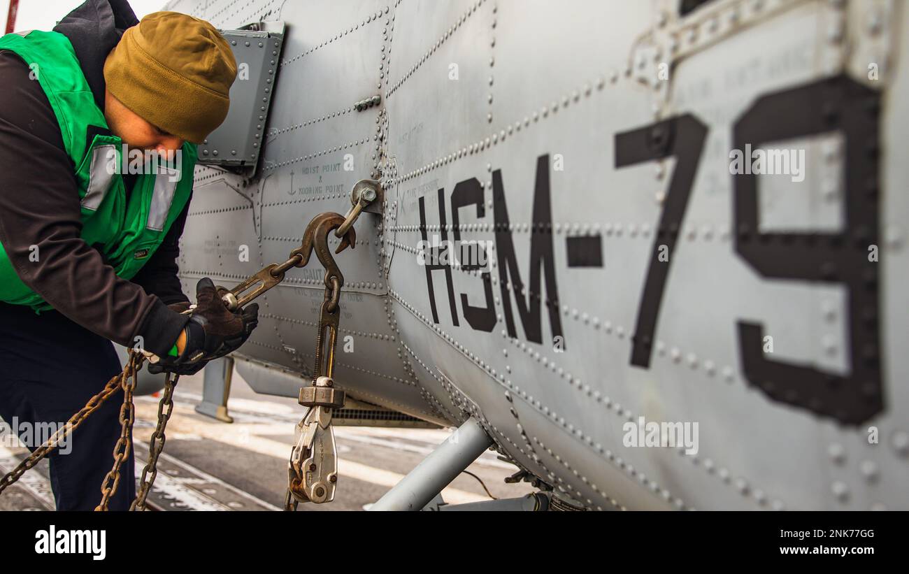 220811-N-GF955-1103 ATLANTIC OCEAN (Aug. 11, 2022) Aviation Machinist ...