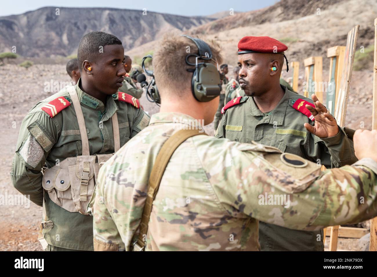 Kentucky Army National Guard Soldiers assigned to Task Force Red Dragon ...