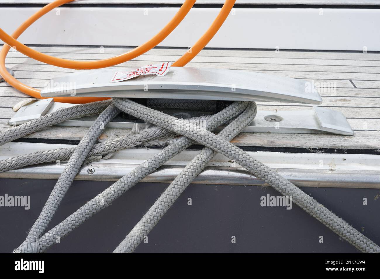 Rope on the mooring line in safe harbor Stock Photo - Alamy