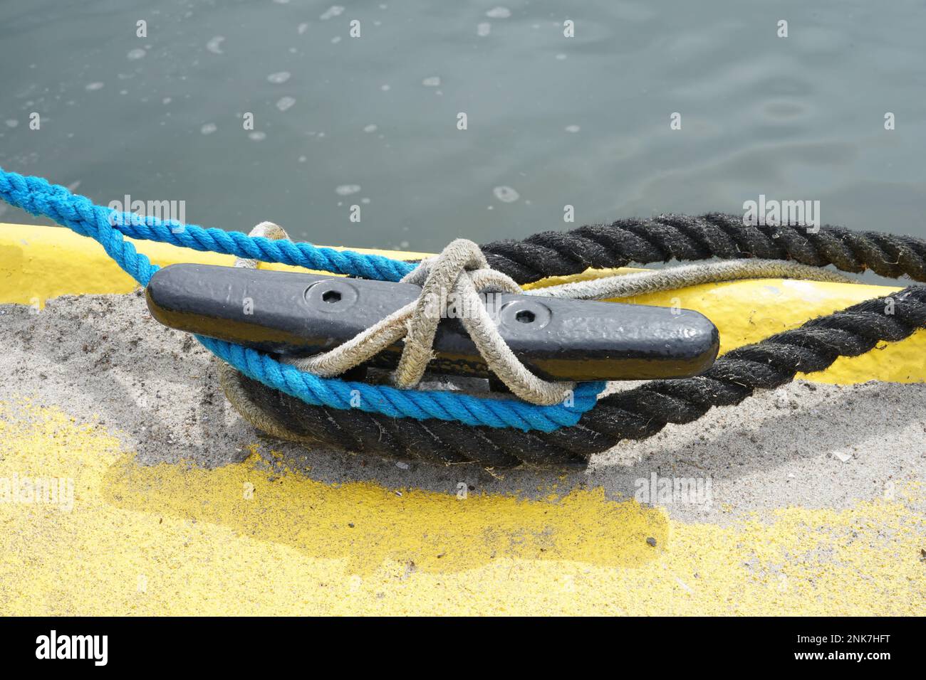 Rope on the mooring line in safe harbor Stock Photo - Alamy
