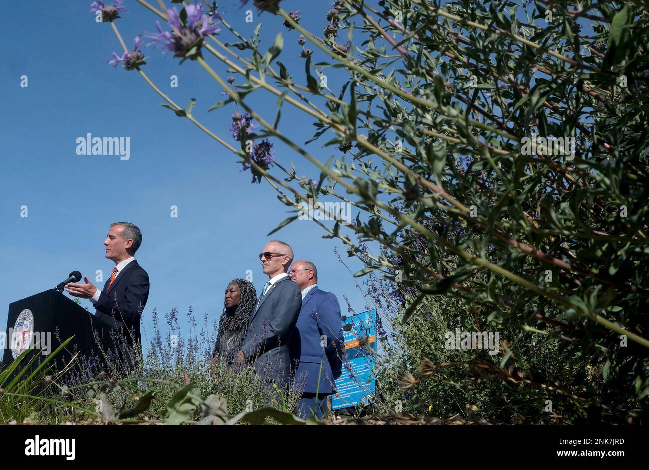 Mayor Eric Garcetti, left, along with Councilman Mitch O'Farrell ...