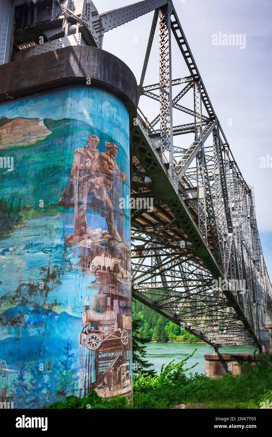 Historical mural on the Bridge of the Gods at Cascade Locks, Columbia ...