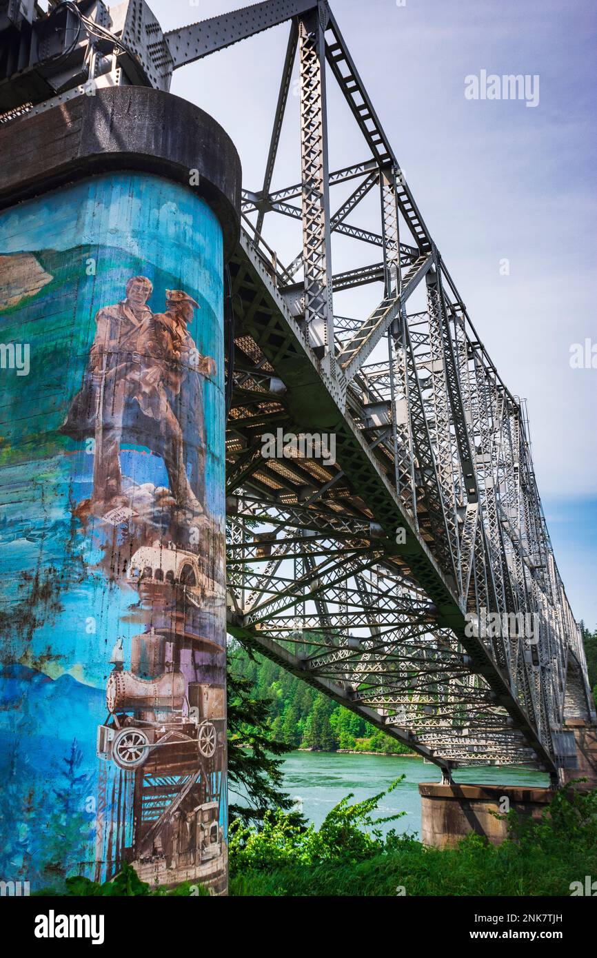 Historical mural on the Bridge of the Gods at Cascade Locks, Columbia ...