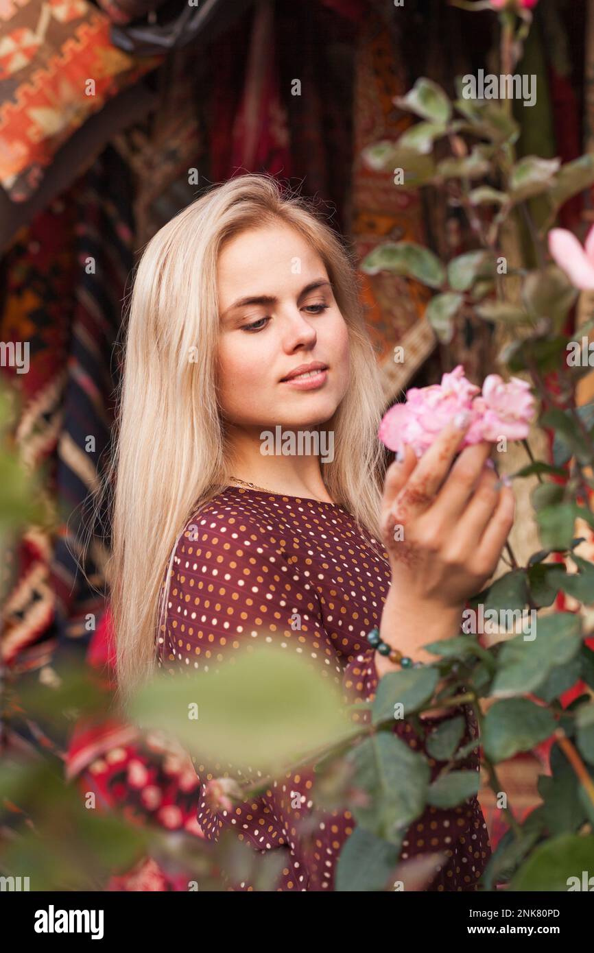 Dress red rose red carpet hi-res stock photography and images - Alamy