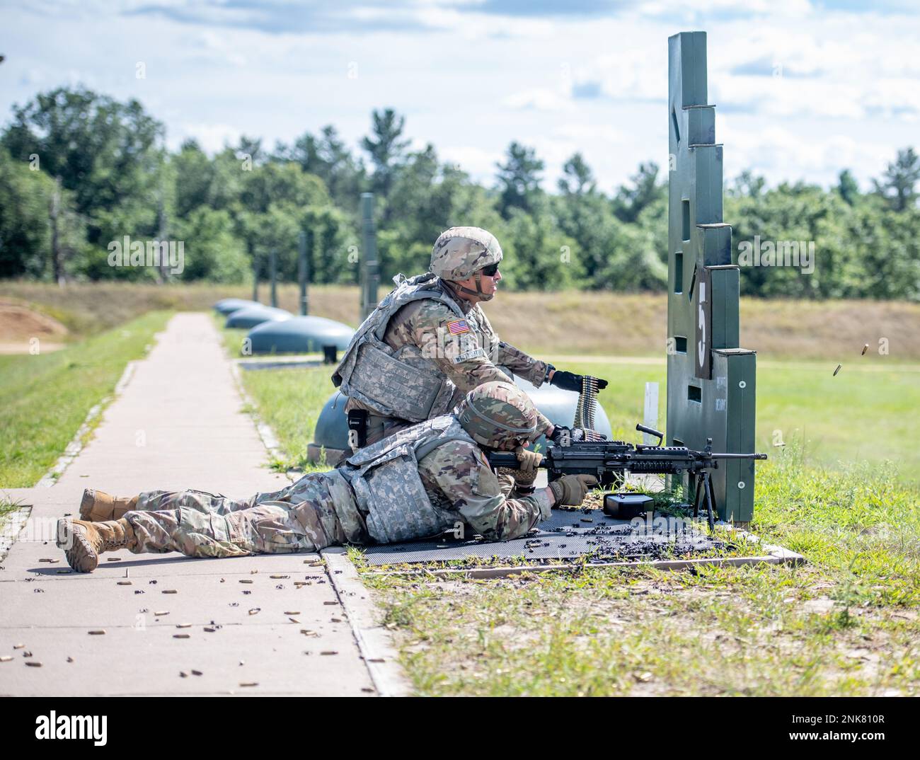 Soldiers with the 370th Chemical Company participate in weapons ...