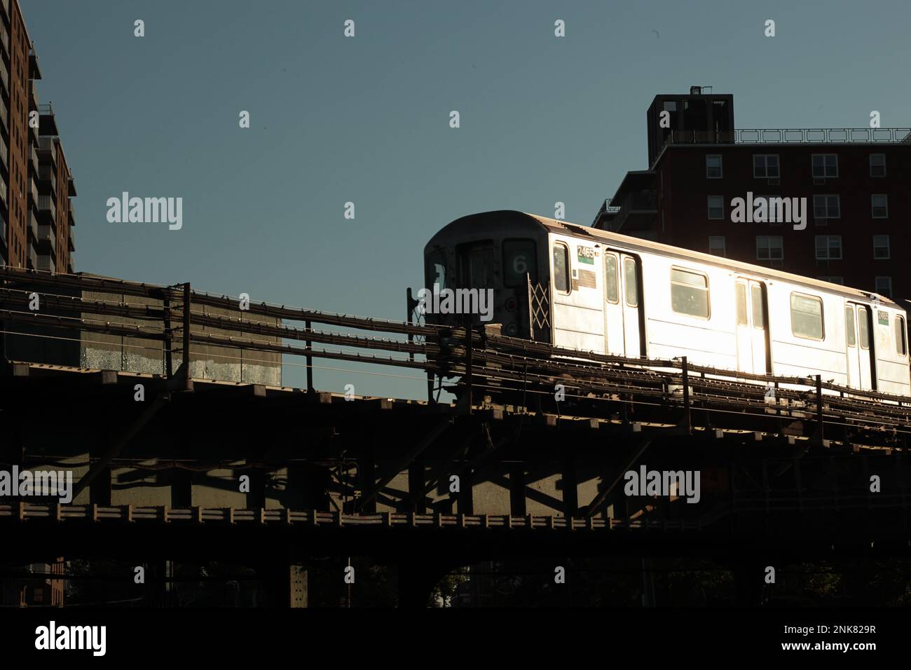 6 train hi-res stock photography and images - Alamy
