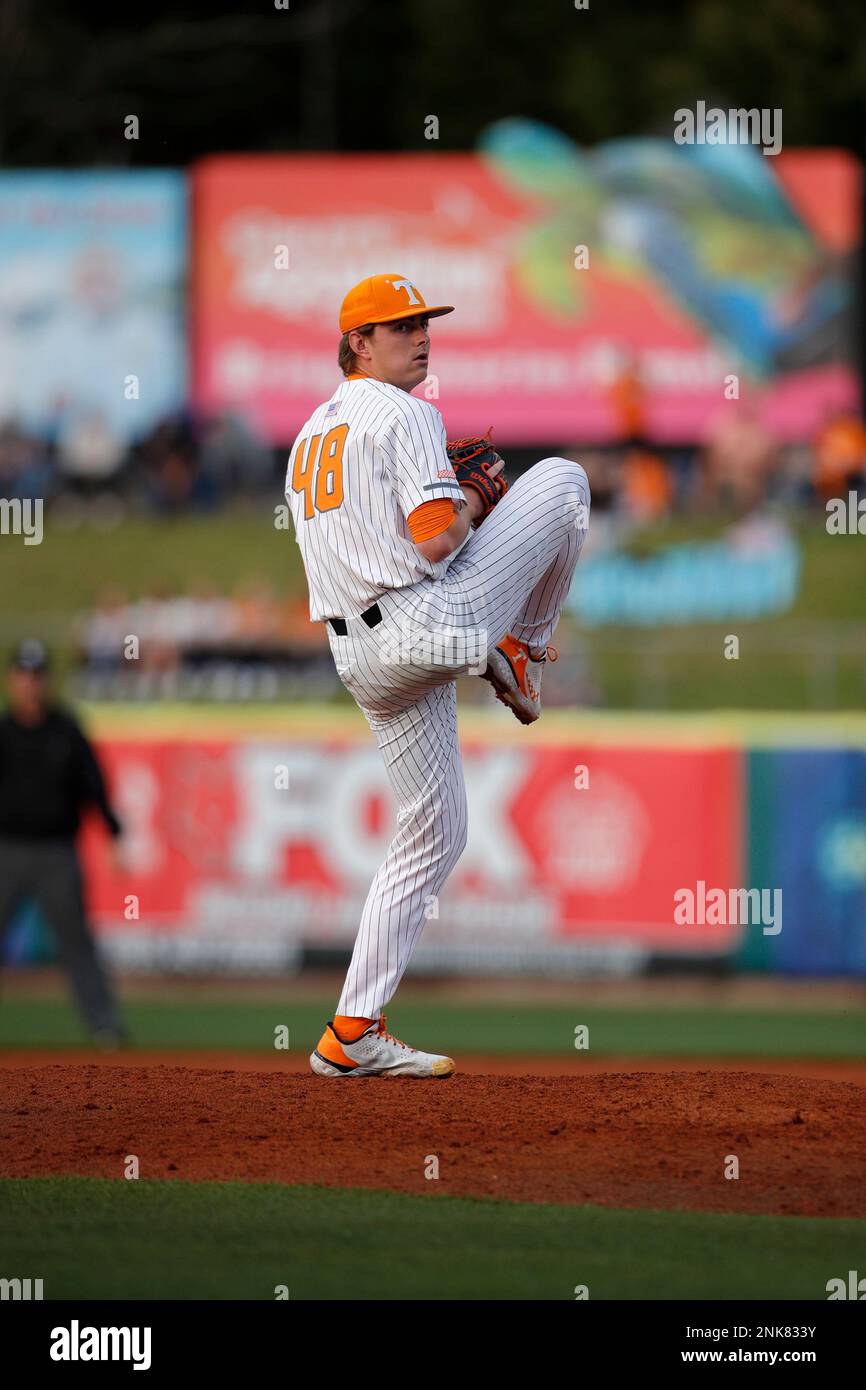 Tennessee Volunteers relief pitcher Zander Sechrist (48) delivers a ...
