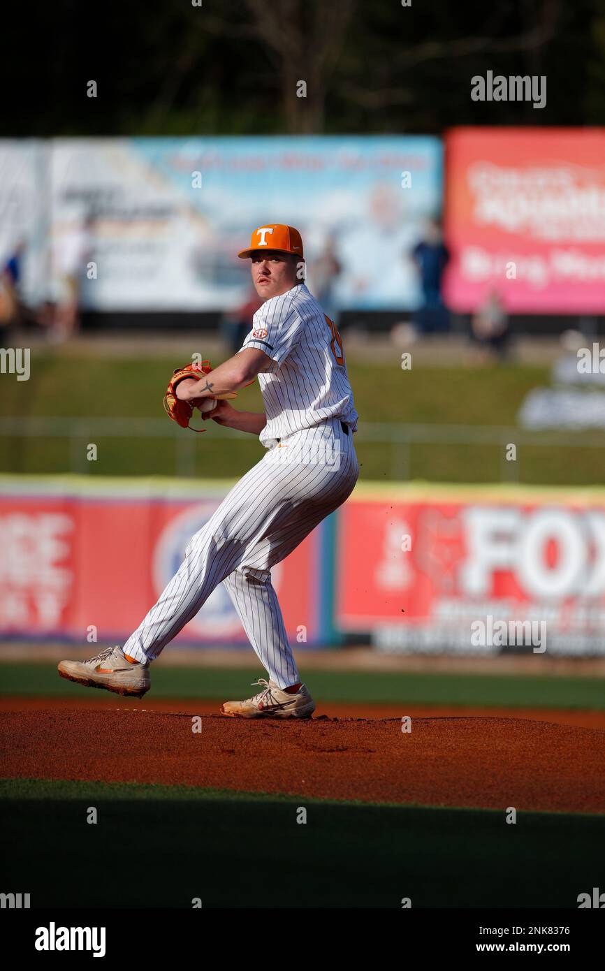 Tennessee Volunteers starting pitcher Blade Tidwell (29) delivers a ...