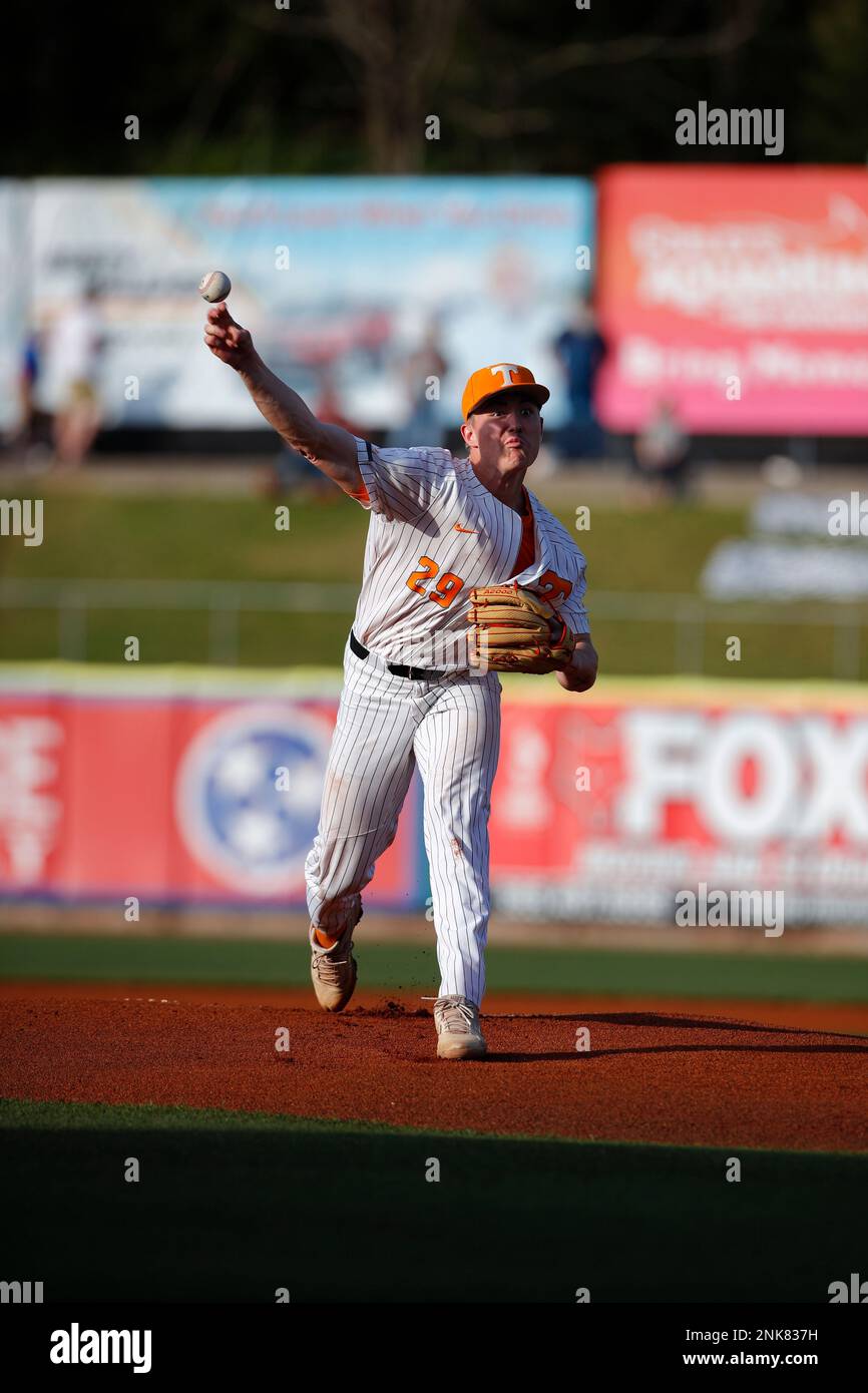 Tennessee Volunteers starting pitcher Blade Tidwell (29) delivers a ...
