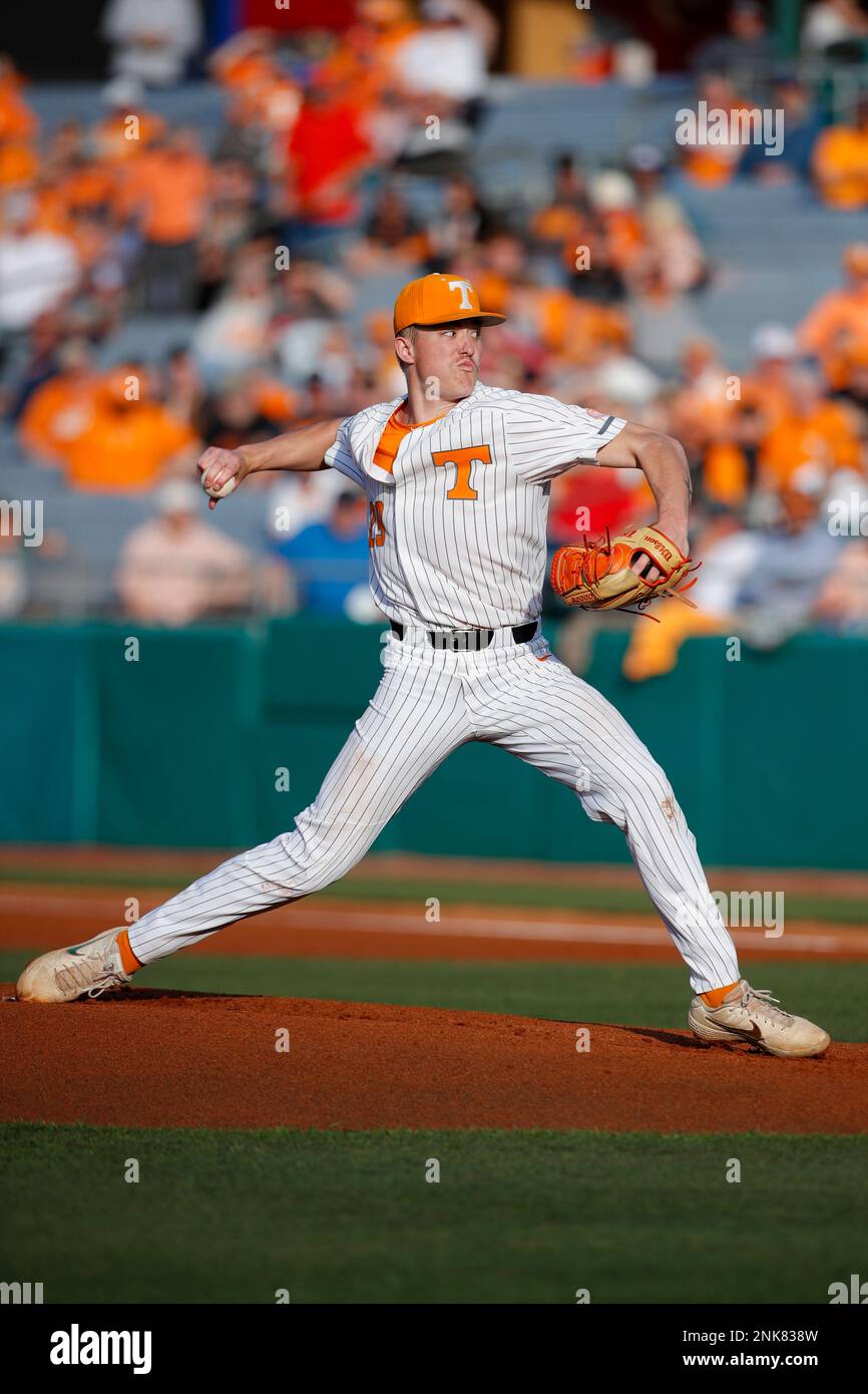 Tennessee Volunteers starting pitcher Blade Tidwell (29) delivers a ...