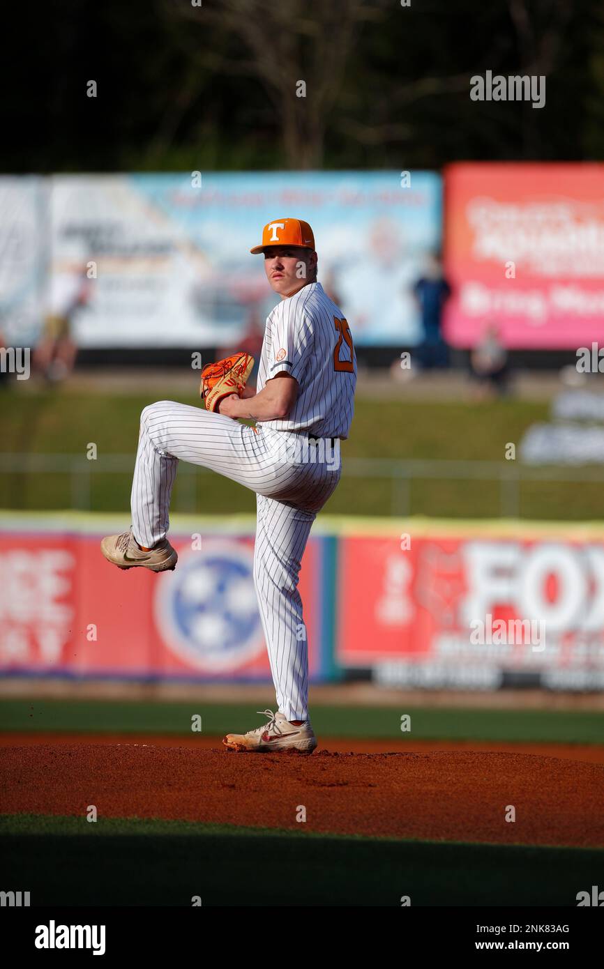 Tennessee Volunteers starting pitcher Blade Tidwell (29) delivers a ...