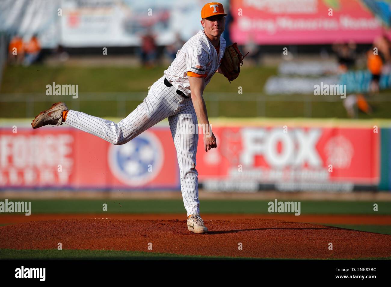 Tennessee Volunteers starting pitcher Blade Tidwell (29) delivers a ...