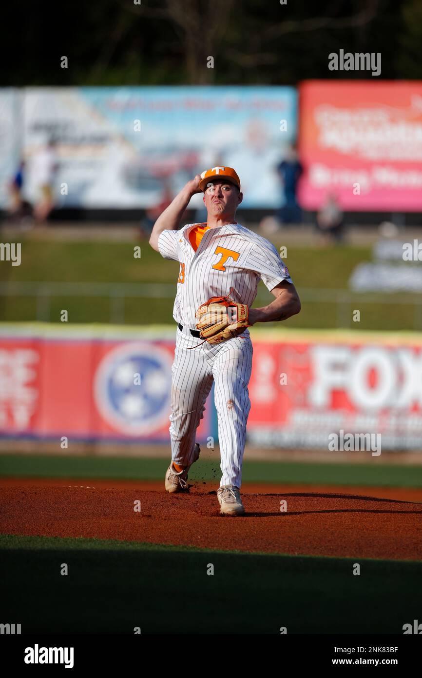 Tennessee Volunteers starting pitcher Blade Tidwell (29) delivers a ...