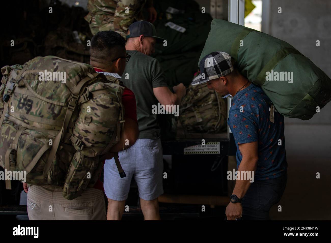 U.S. Army Soldiers from the 1916th Support Battalion, 916th Support ...