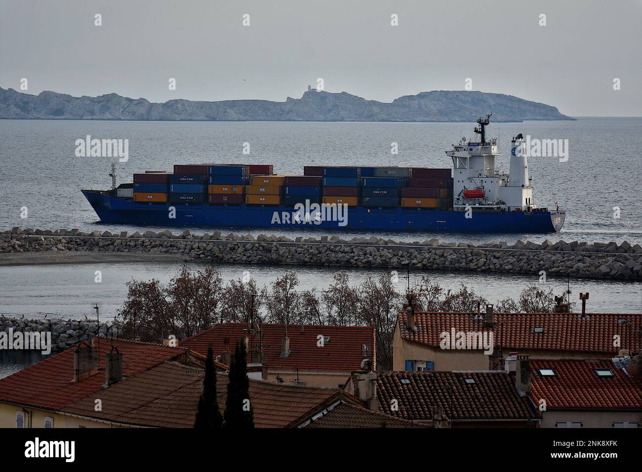 The container ship Allegri of the company Arkas arrives at the French ...