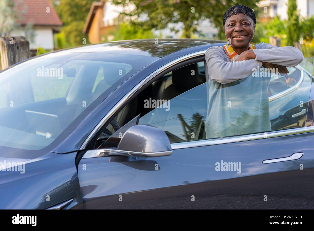 Open car door hi-res stock photography and images - Alamy