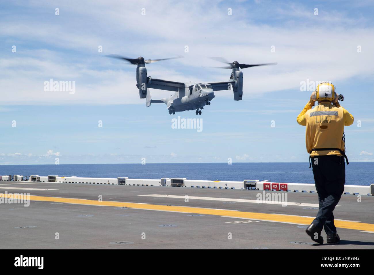 220813-N-XN177-1038 PHILIPPINE SEA (Aug. 13, 2022) – An MV-22 Osprey ...