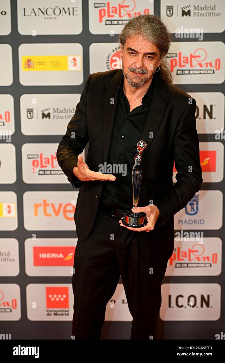 Fernando León de Aranoa poses with his Platinum film award at the gala ...
