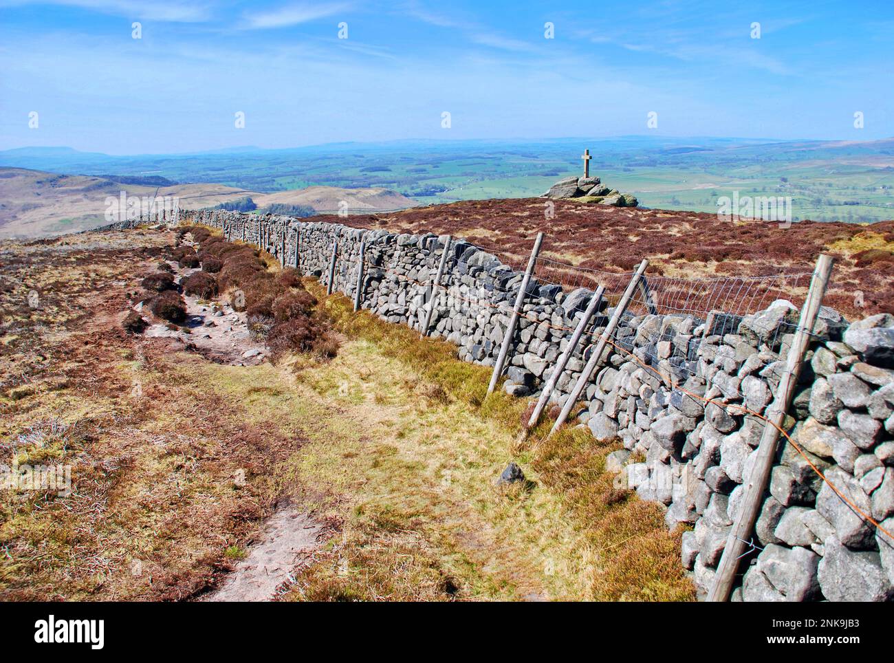 Cracoe obelisk hi-res stock photography and images - Alamy