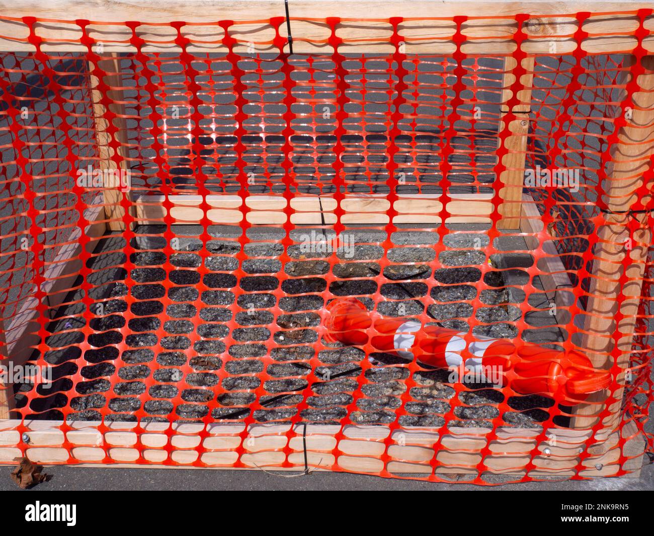 Red Plastic Netting Stock Photo - Alamy