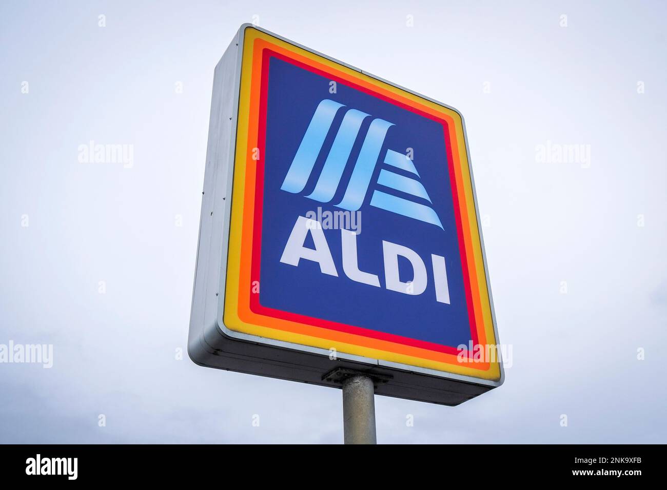 Aldi shop sign logo hi-res stock photography and images - Alamy