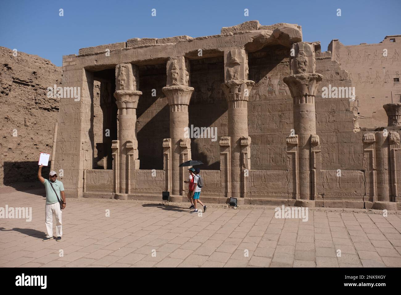 Tour guide calling group hi-res stock photography and images - Alamy