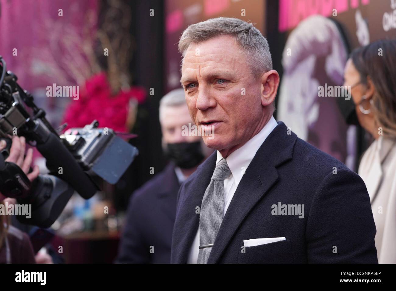Photo by: John Nacion/STAR MAX/IPx 2022 Daniel Craig at "MacBeth ...