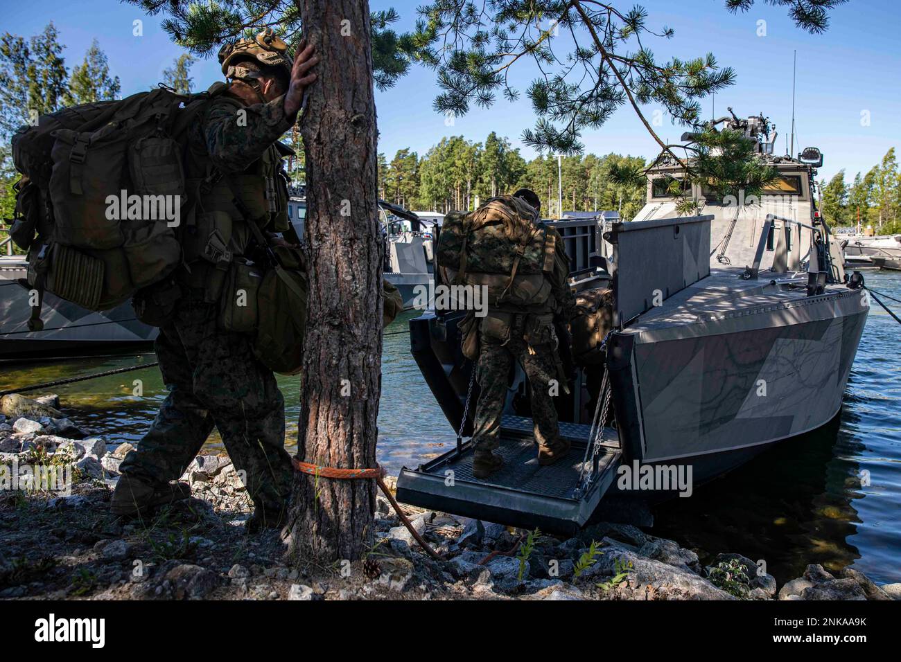 Amphibious assault craft hi-res stock photography and images - Alamy