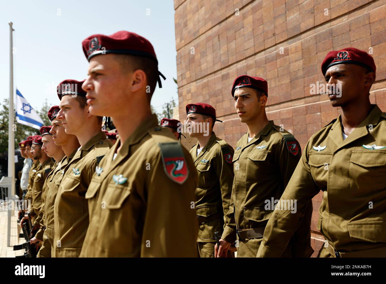 Israeli soldiers attend the ceremony marking Holocaust Remembrance Day ...