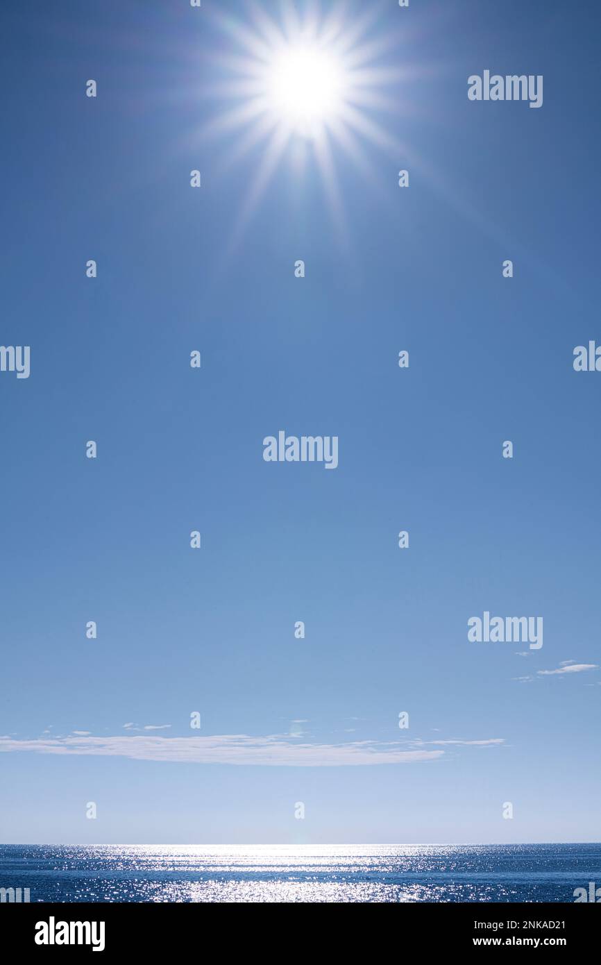 Sun flare over water hi-res stock photography and images - Alamy