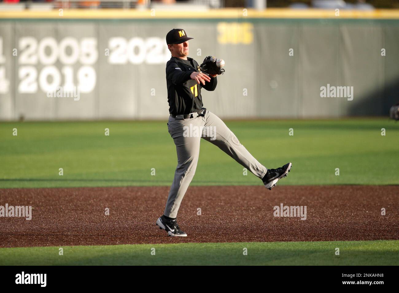 Missouri Tigers third baseman Luke Mann (11) on defense against the ...